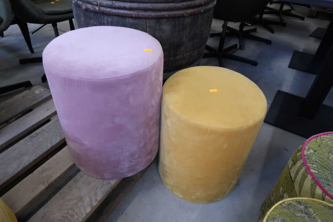 A8128 L22 - 2 stk. puf | Auktionshuset dab A/S