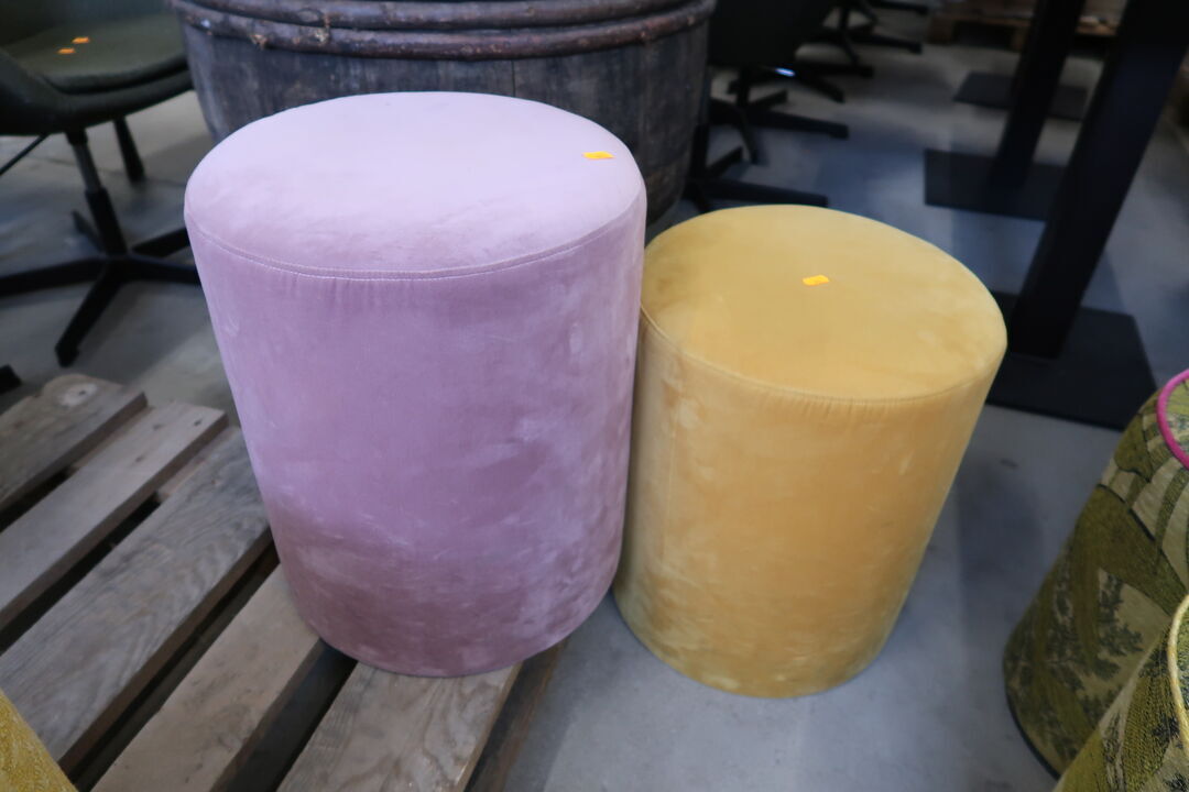 A8128 L22 - 2 stk. puf | Auktionshuset dab A/S