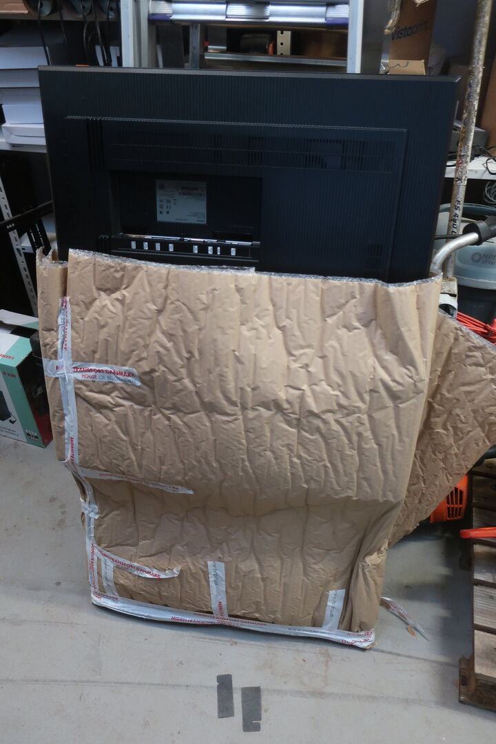 A8101 L82 - 55" LED-TV, SAMSUNG QM55R | Auktionshuset dab A/S