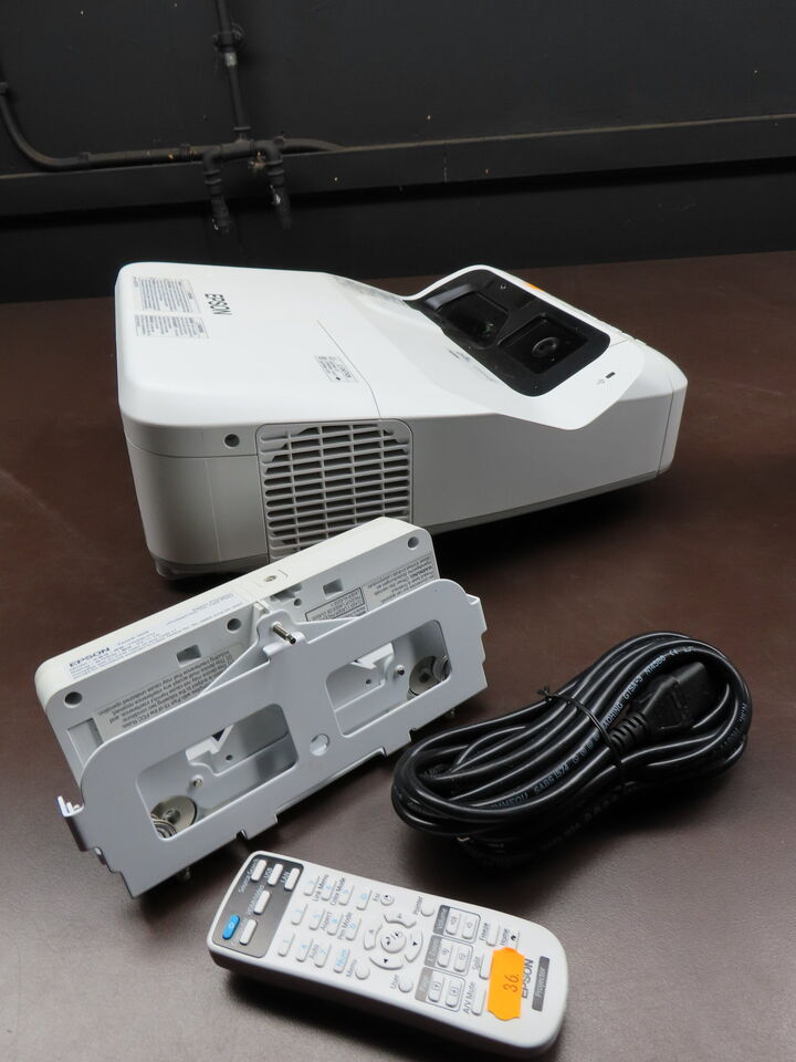 A8101 L36 - Projektor, EPSON EB-695WI m. fjernbetjening og Touch Unit