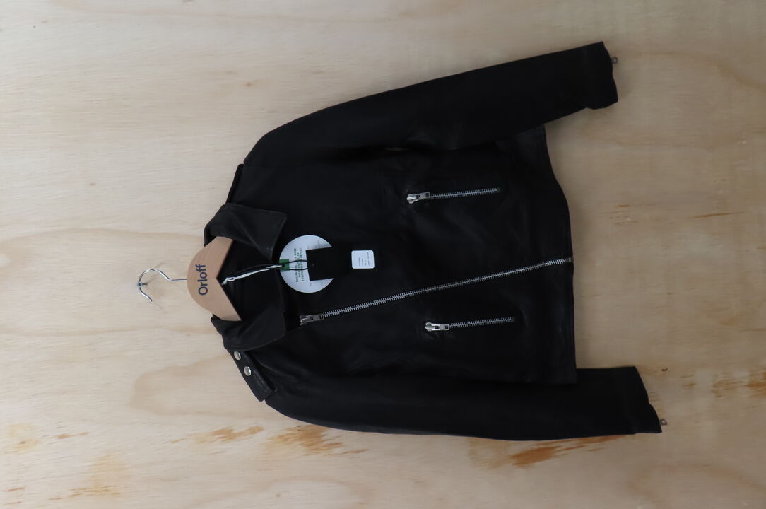 A8121 L11 - Læderjakke SKINTÖI str. 34 sort | Auktionshuset dab A/S