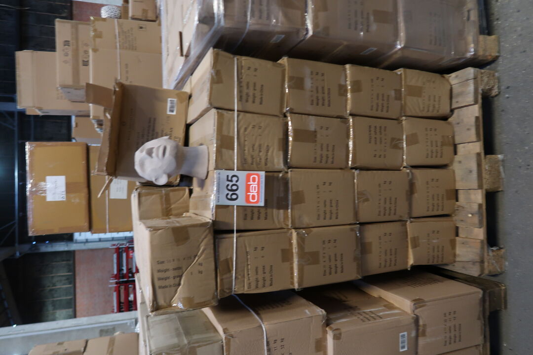 A8069 L665 - 110 stk. Figur Hoved Talvik Cement Gråbrun H23