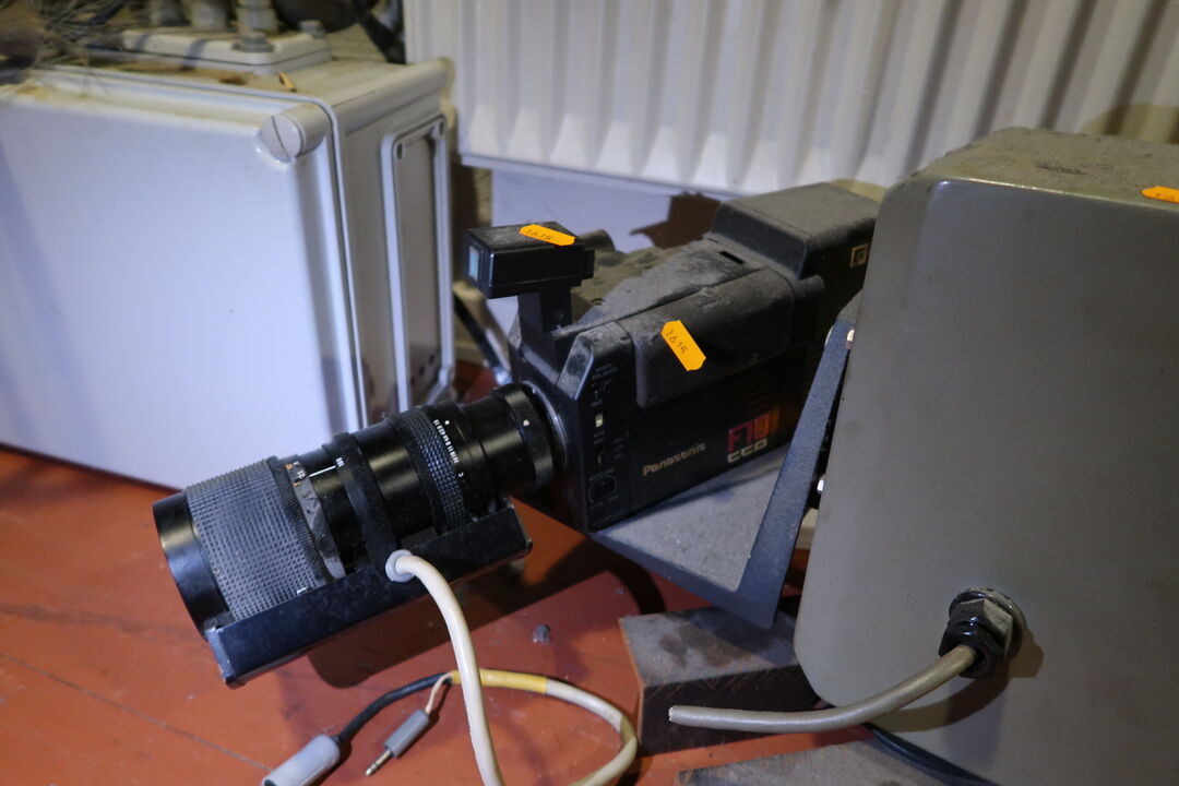 A7885 L1615 - Videokamera PANASONIC F10 CCD | Auktionshuset dab A/S