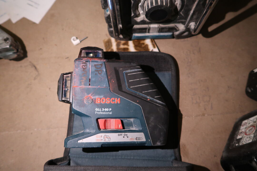 A8043 L26 - Linjelaser BOSCH GLL 3-80 P | Auktionshuset dab A/S