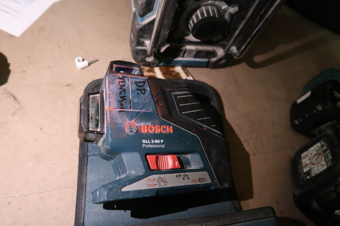 A8043 L26 - Linjelaser BOSCH GLL 3-80 P | Auktionshuset dab A/S