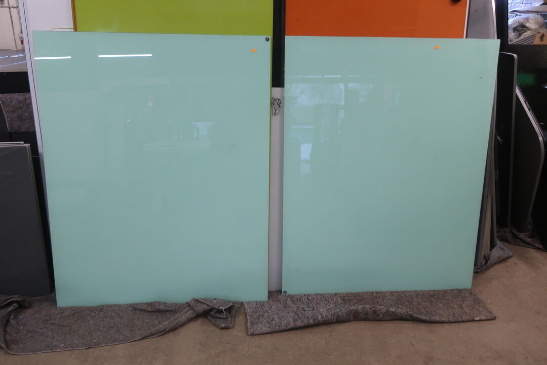 A8152 L83 - 2 stk. glastavler CHAT BOARD | Auktionshuset dab A/S