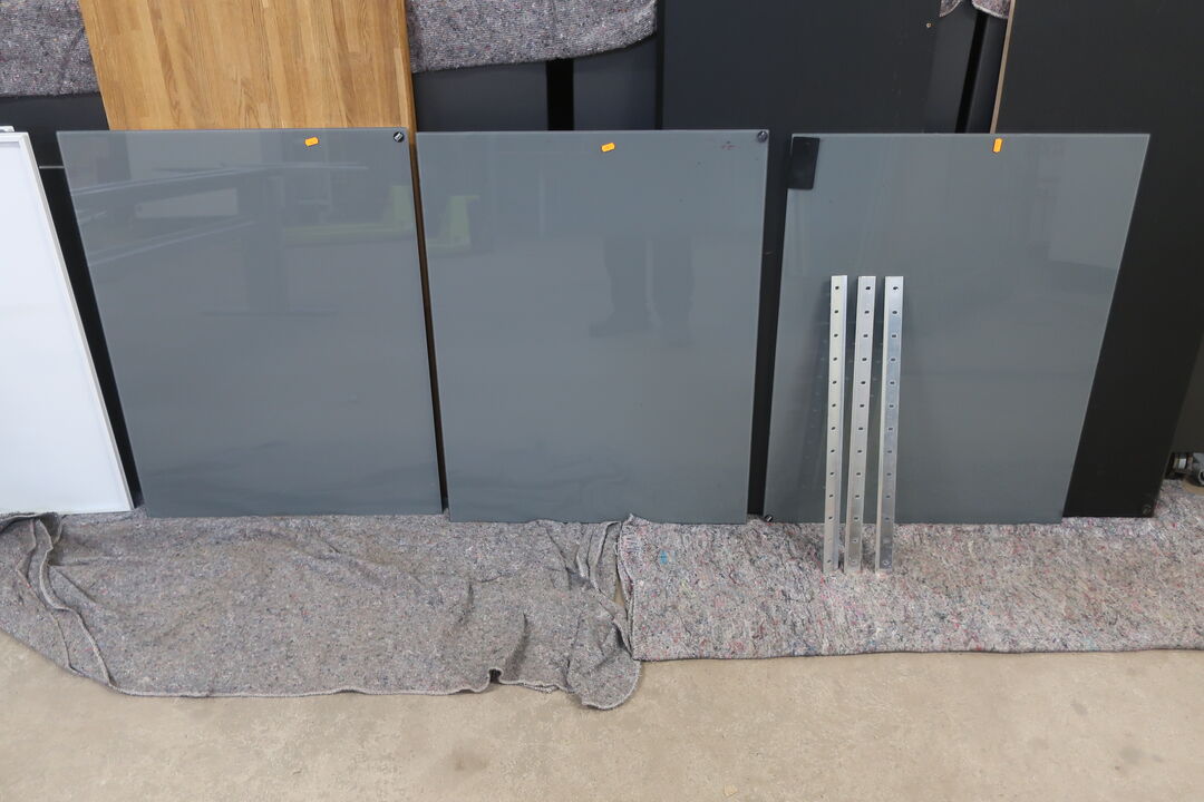A8152 L93 - 3 stk. glastavler CHAT BOARD | Auktionshuset dab A/S