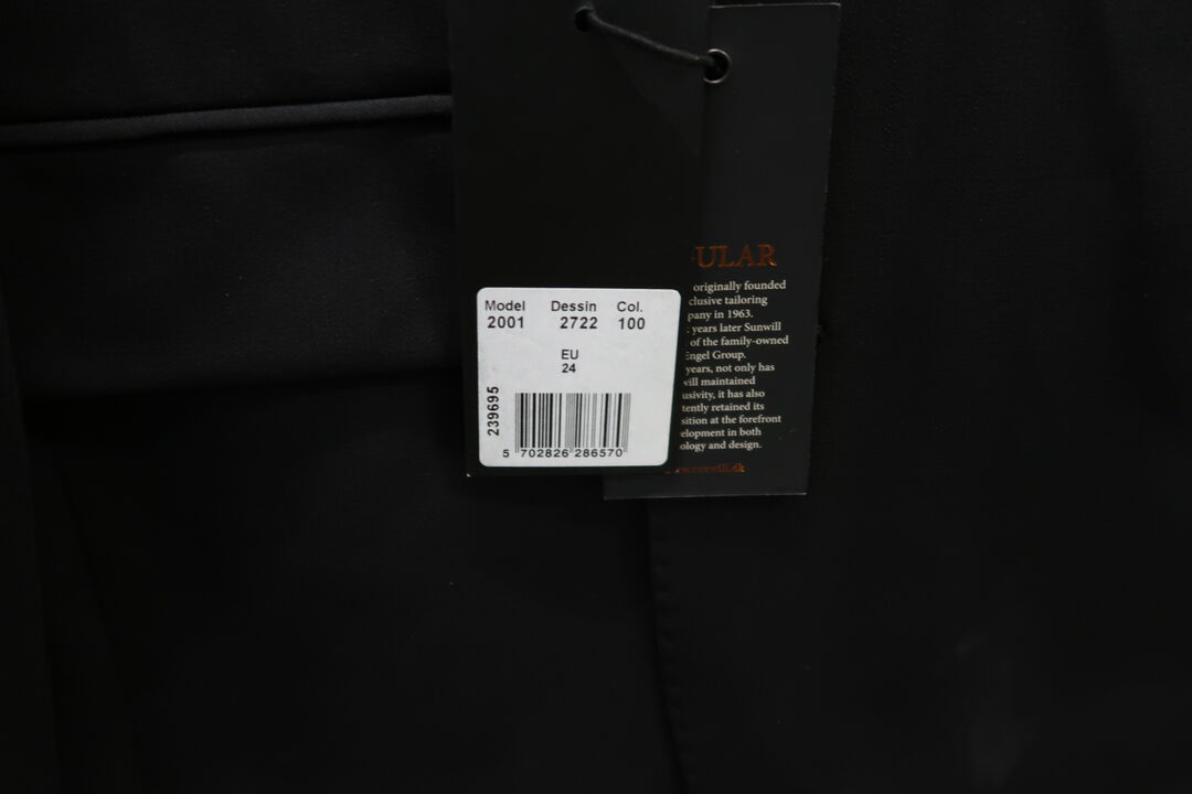 A8099 L54 - Habitjakke str. 24 SUNWILL Model: 2001