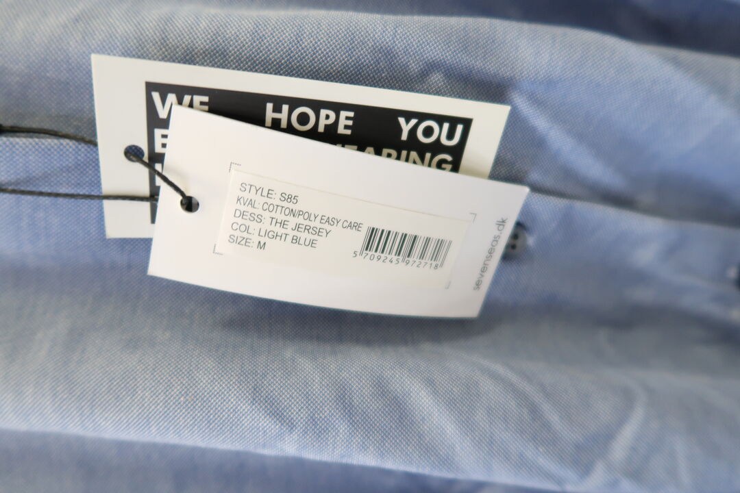 A8099 L240 - 2 stk. Skjorter Str. M SEVEN SEAS Model: S85