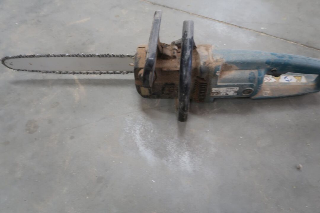 A6631 L142 - Motorsav Makita UC3501 | Auktionshuset dab A/S