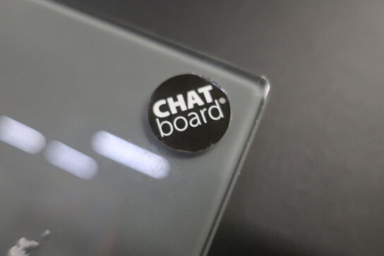 A8152 L87 - Glastavler CHAT BOARD | Auktionshuset dab A/S